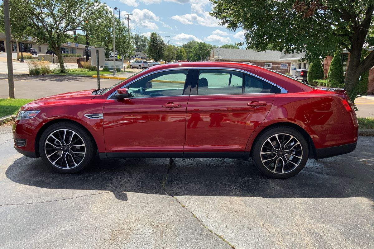 2018 Ford Taurus SEL Sedan 4D for Sale (8,530 miles) | Swap Motors