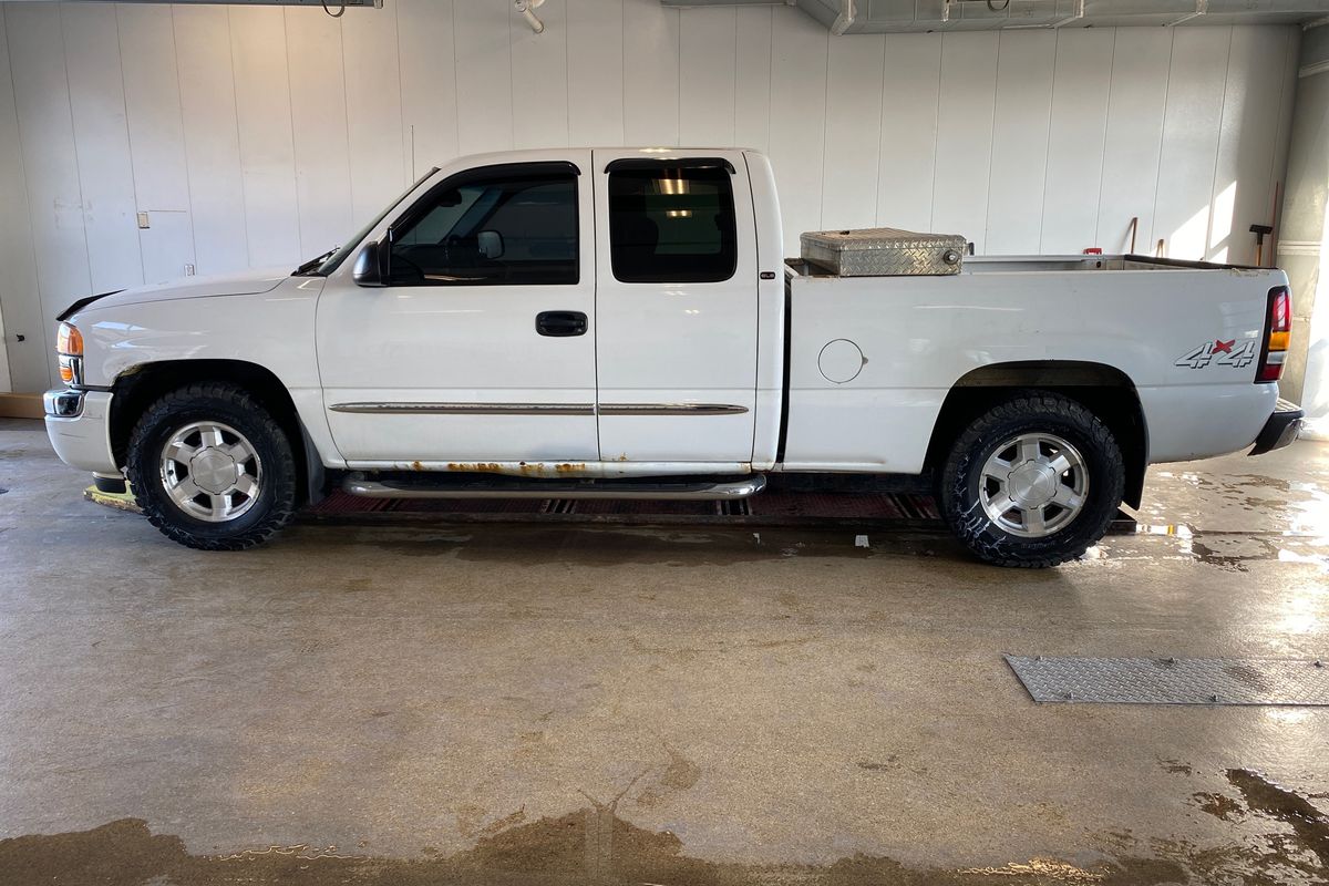 2007 GMC Sierra (Classic) 1500 Extended Cab SLE Pickup 4D 6 1/2 ft for ...