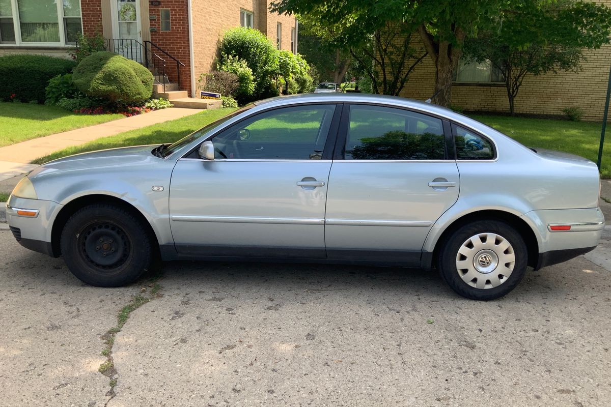 2002 Volkswagen Passat GLS Sedan 4D for Sale (121,549 miles) | Swap Motors