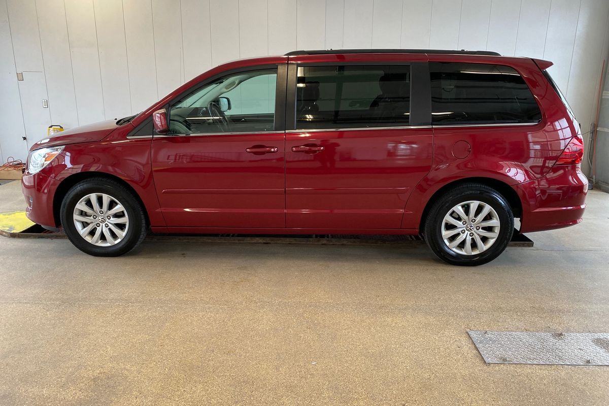 2012 Volkswagen Routan SE Minivan 4D for Sale (107,312 miles) | Swap Motors